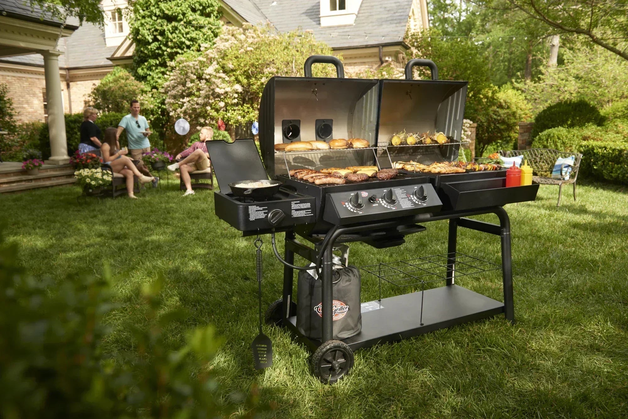 Hosting a Backyard BBQ - Char-Griller