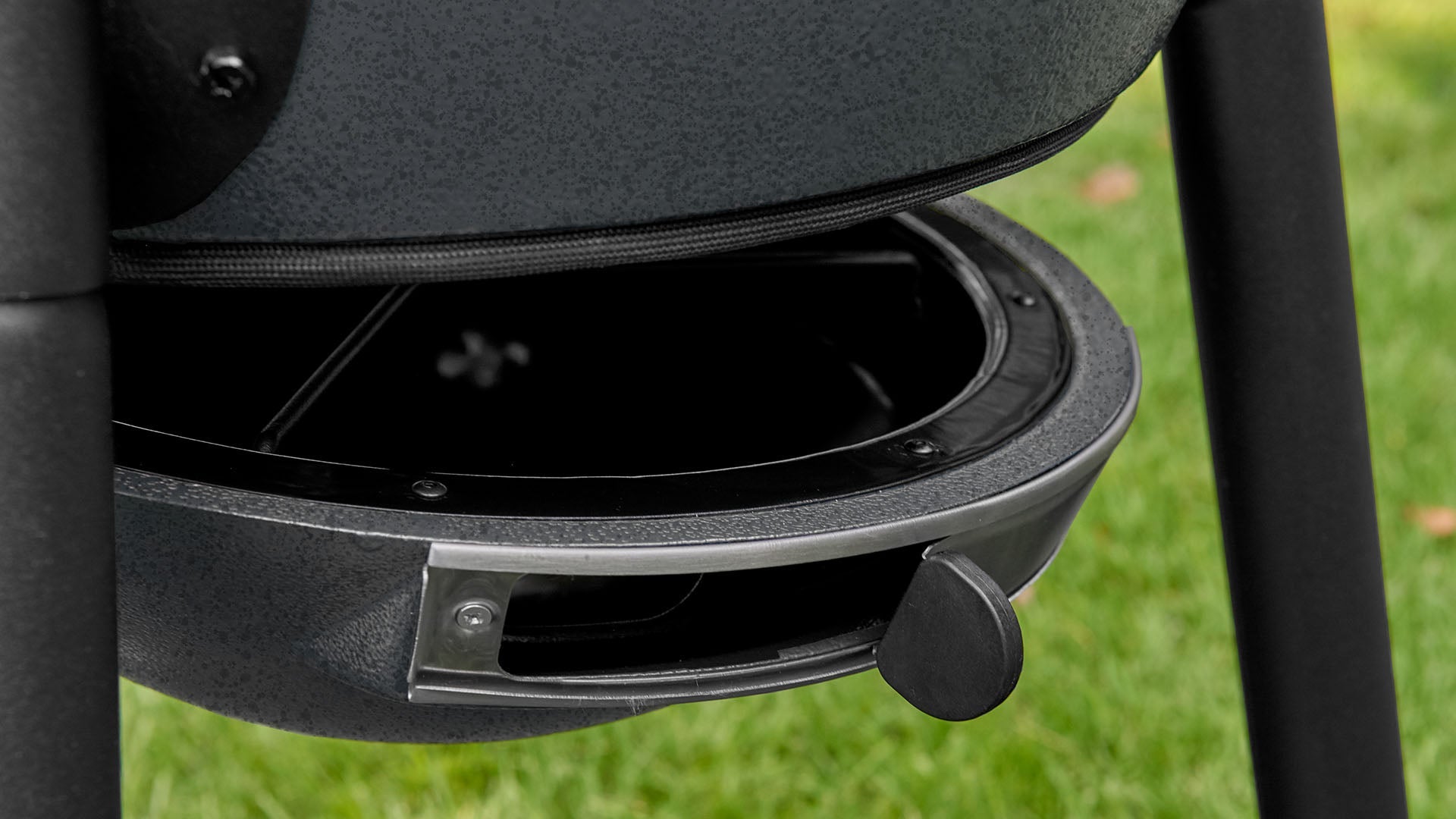 AKORN® Kamado Charcoal Grill, Graphite - Char-Griller